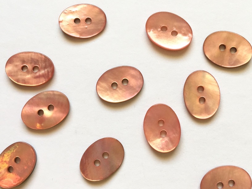 Buttons made of shell | TextileGarden