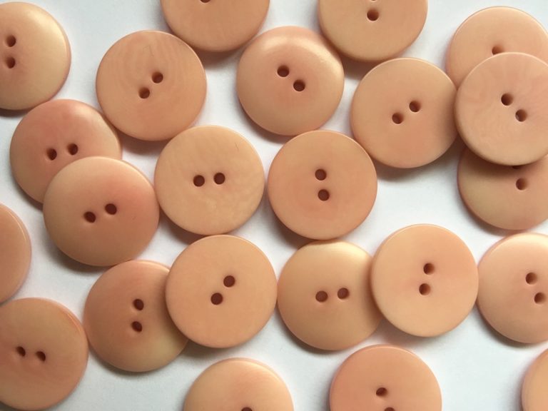 Corozo buttons | tagua | vegetable ivory | TextileGarden
