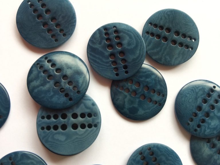 Corozo buttons | tagua | vegetable ivory | TextileGarden