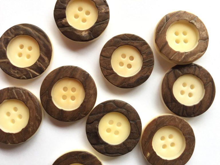 Corozo buttons | tagua | vegetable ivory | TextileGarden