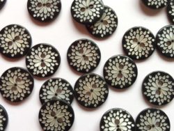 Shell buttons | buttons | TextileGarden