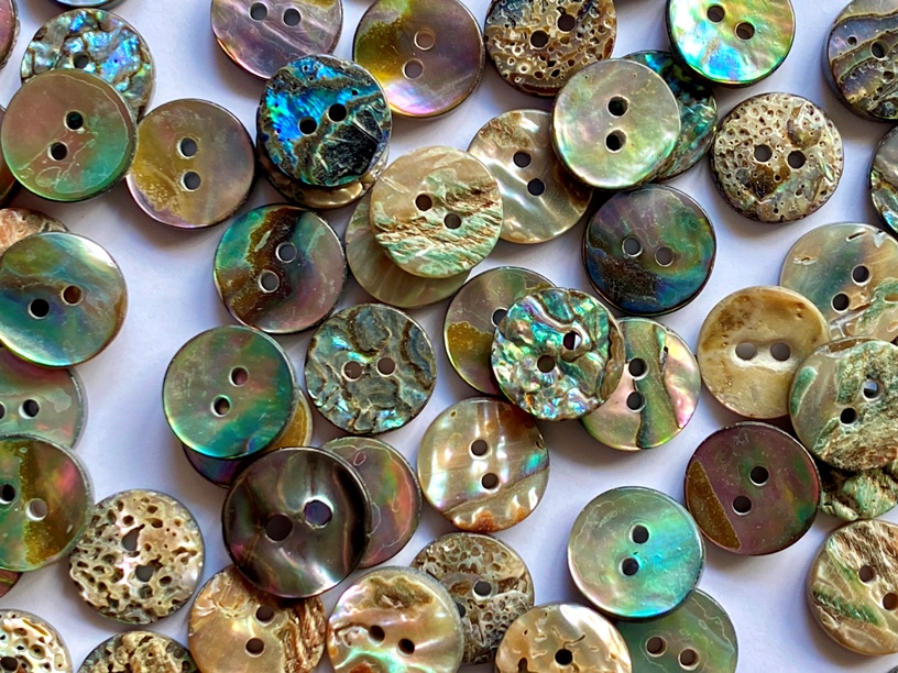 Pearl shell buttons | boutons shell | TextileGarden