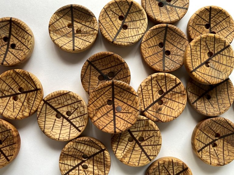 Wooden buttons | bamboo | wood | toggle | TextileGarden