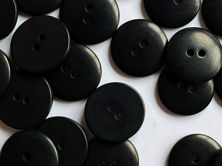 Corozo buttons | tagua | vegetable ivory | TextileGarden