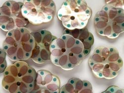 Shell buttons | buttons | TextileGarden