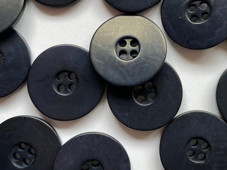 Corozo buttons | tagua | vegetable ivory | TextileGarden