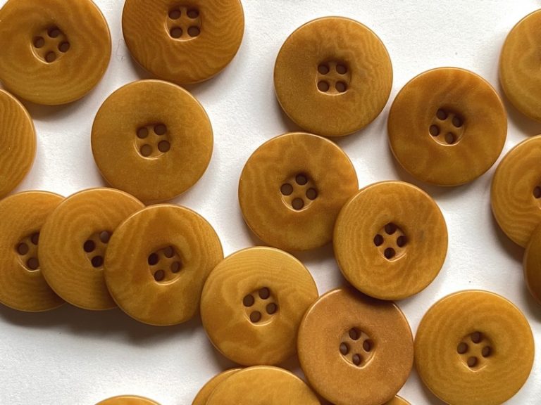 Corozo buttons | tagua | vegetable ivory | TextileGarden