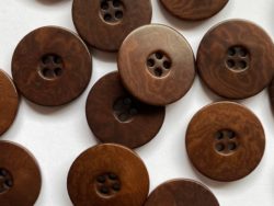 Corozo buttons | tagua | vegetable ivory | TextileGarden