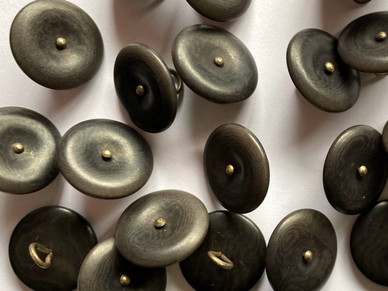 Corozo buttons | tagua | vegetable ivory | TextileGarden