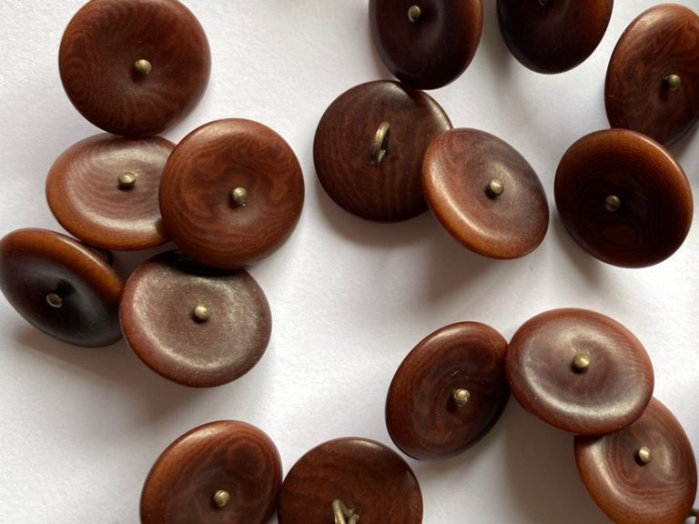 Corozo buttons | tagua | vegetable ivory | TextileGarden