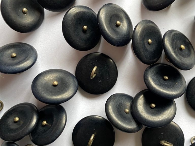 Corozo buttons | tagua | vegetable ivory | TextileGarden