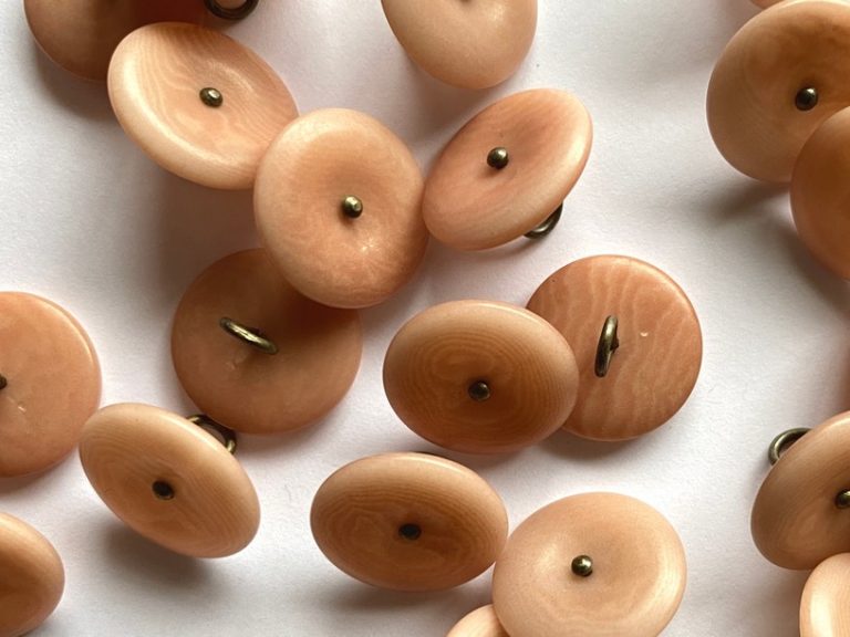 Corozo buttons | tagua | vegetable ivory | TextileGarden