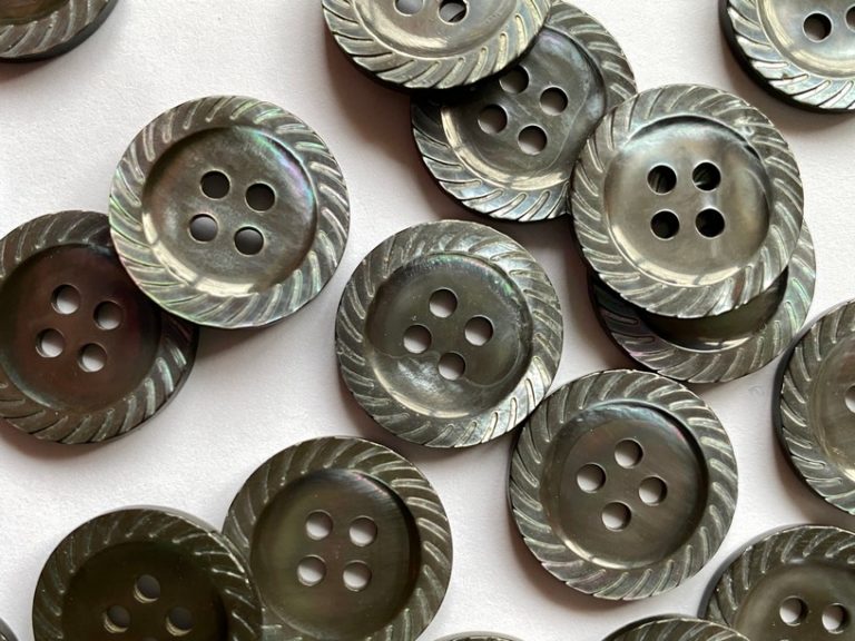 Shell buttons | buttons | TextileGarden