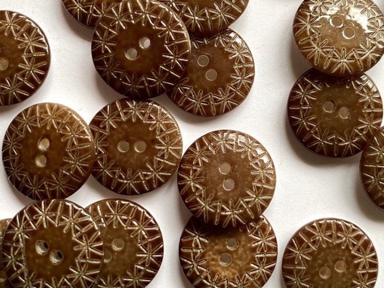 Shell buttons | buttons | TextileGarden