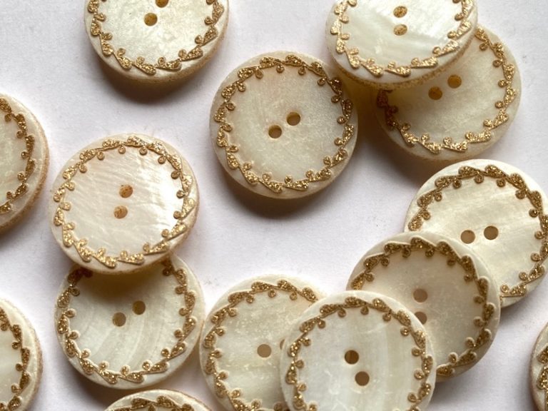 Shell buttons | buttons | TextileGarden