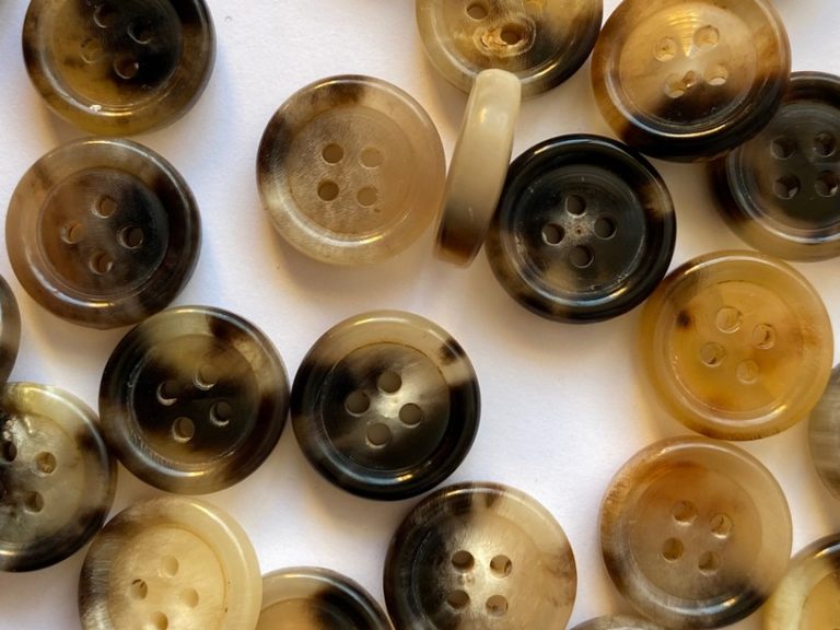 Horn & bone buttons | TextileGarden