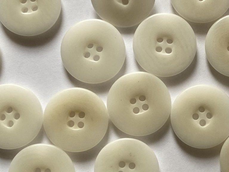 Corozo buttons | tagua | vegetable ivory | TextileGarden