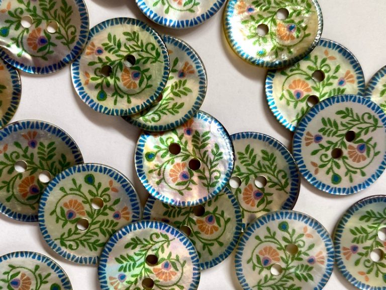 Shell buttons | buttons | TextileGarden