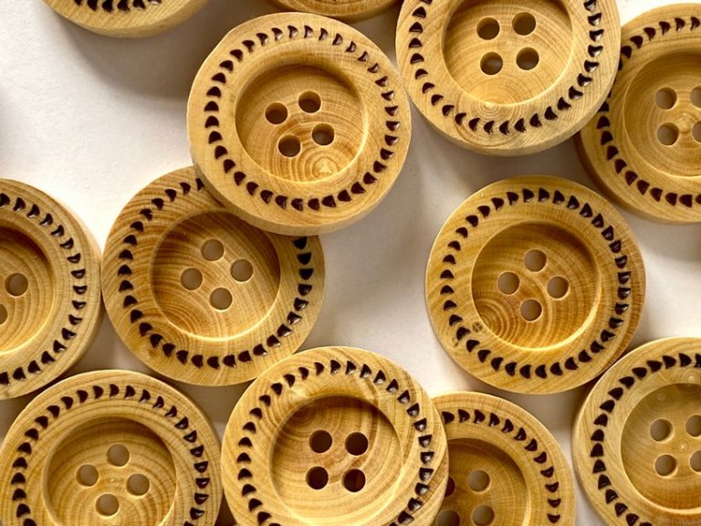 Wooden buttons | bamboo | wood | toggle | TextileGarden