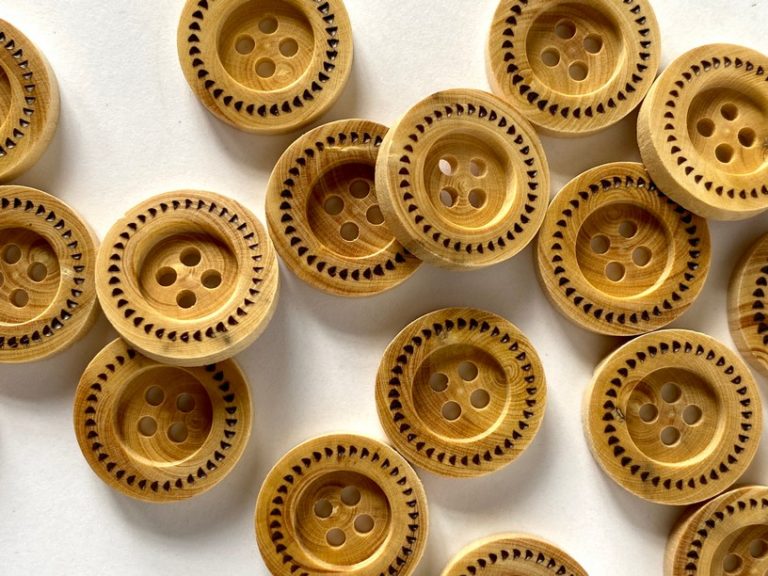 Wooden buttons | bamboo | wood | toggle | TextileGarden