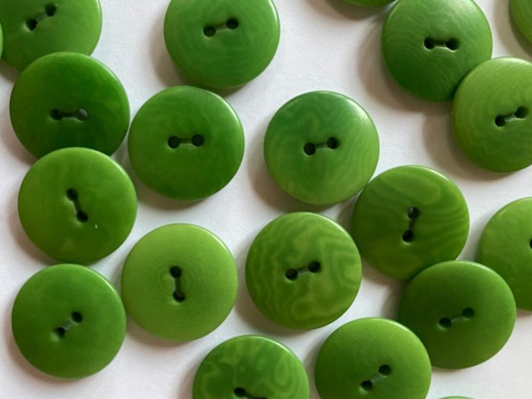 Corozo buttons | tagua | vegetable ivory | TextileGarden