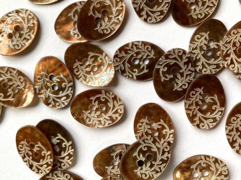Shell buttons | buttons | TextileGarden