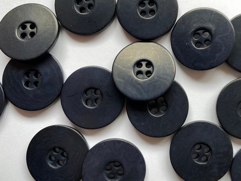 Corozo buttons | tagua | vegetable ivory | TextileGarden