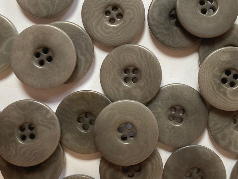 Corozo buttons | tagua | vegetable ivory | TextileGarden