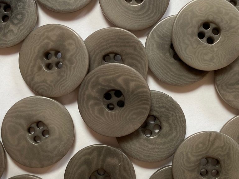 Corozo buttons | tagua | vegetable ivory | TextileGarden