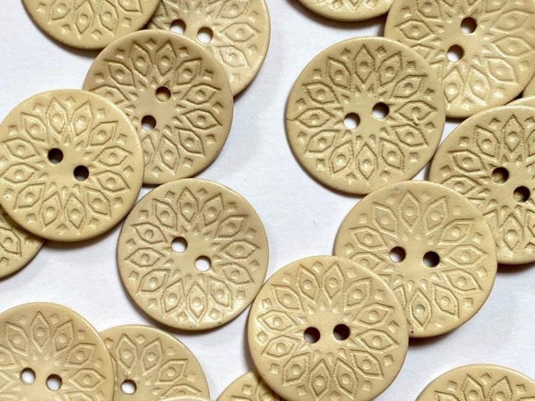 Shell buttons | buttons | TextileGarden