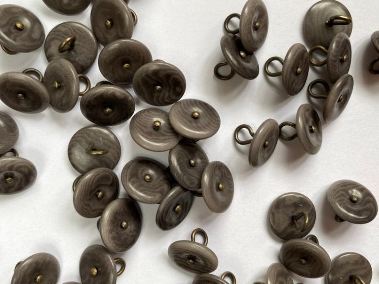 Corozo buttons | tagua | vegetable ivory | TextileGarden