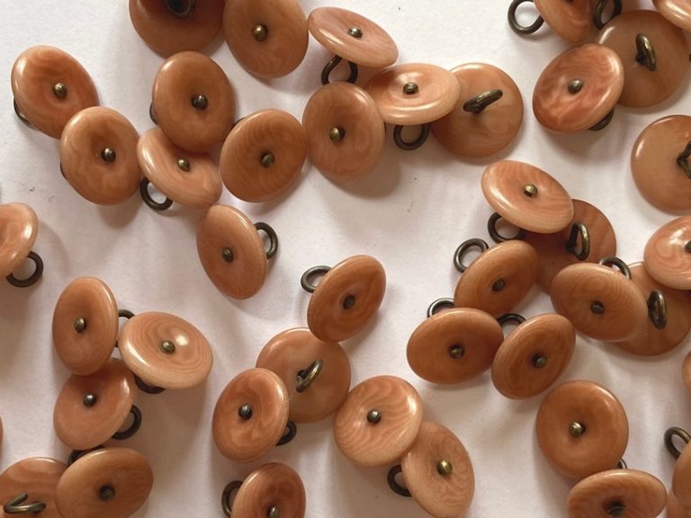 Corozo buttons | tagua | vegetable ivory | TextileGarden