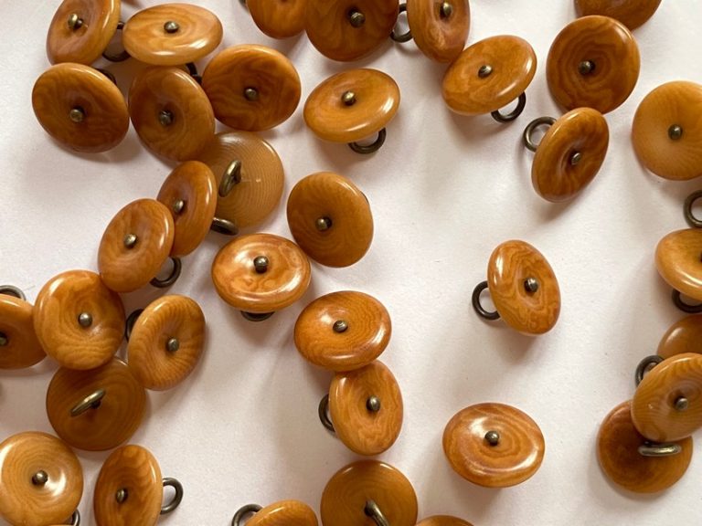 Corozo buttons | tagua | vegetable ivory | TextileGarden