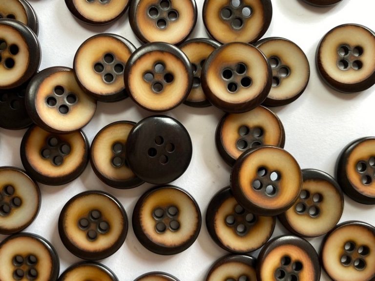 Corozo buttons | tagua | vegetable ivory | TextileGarden