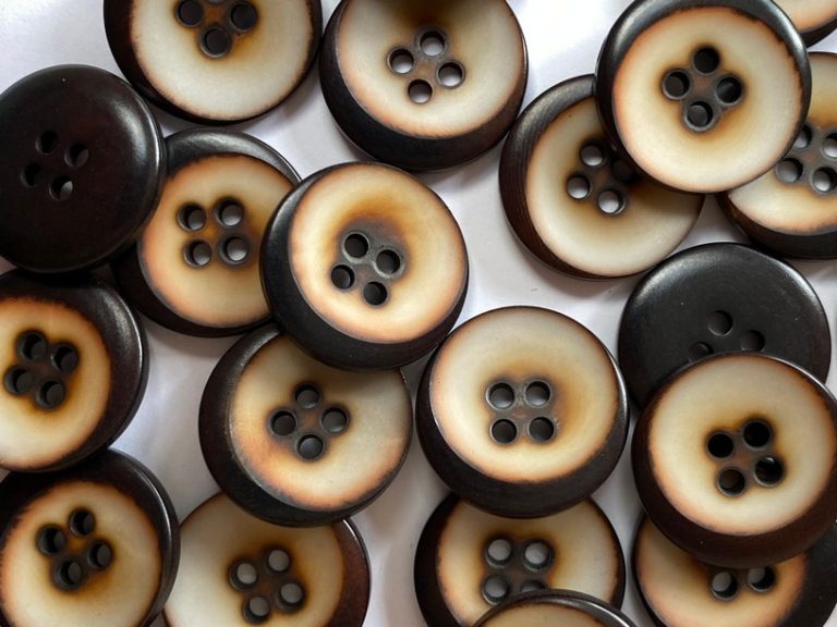 Corozo buttons | tagua | vegetable ivory | TextileGarden