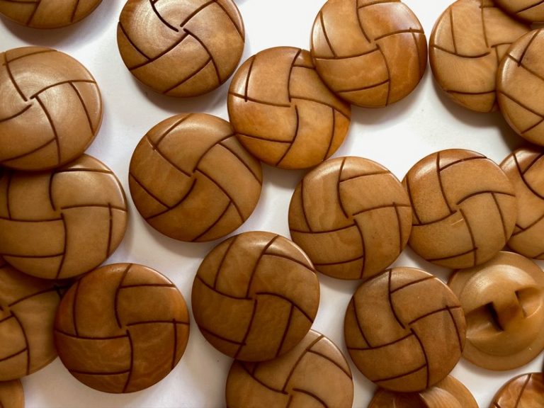 Corozo buttons | tagua | vegetable ivory | TextileGarden