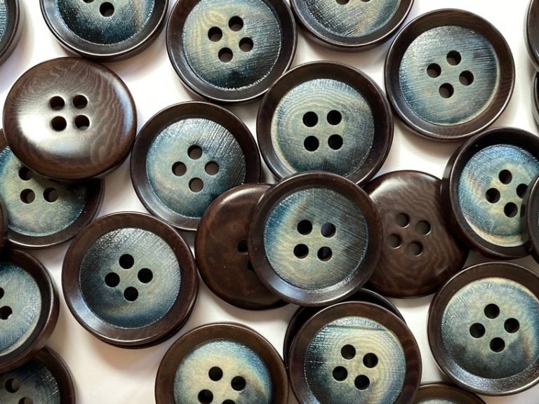 Corozo buttons | tagua | vegetable ivory | TextileGarden