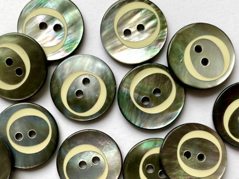 Shell buttons | buttons | TextileGarden