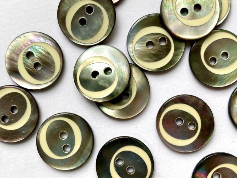 Shell buttons | buttons | TextileGarden