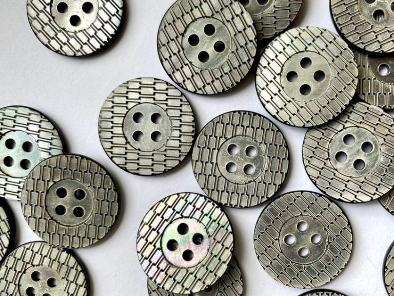 Shell buttons | buttons | TextileGarden