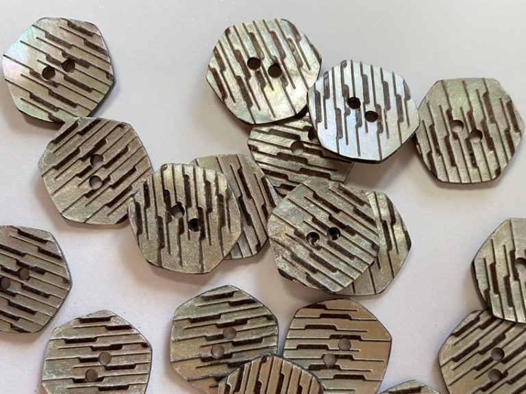 Shell buttons | buttons | TextileGarden