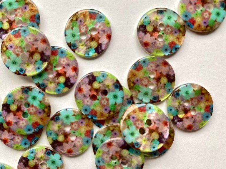 Shell buttons | buttons | TextileGarden