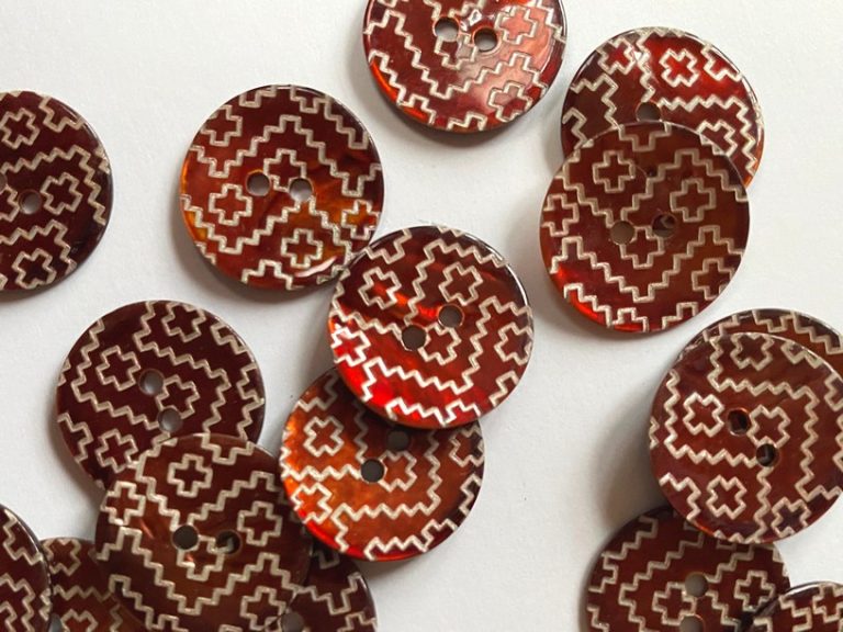 Shell buttons | buttons | TextileGarden