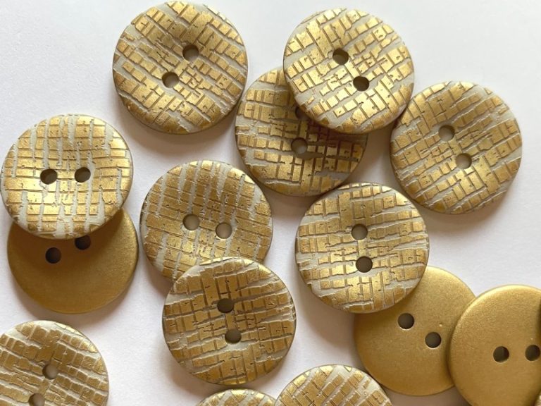 Corozo buttons | tagua | vegetable ivory | TextileGarden