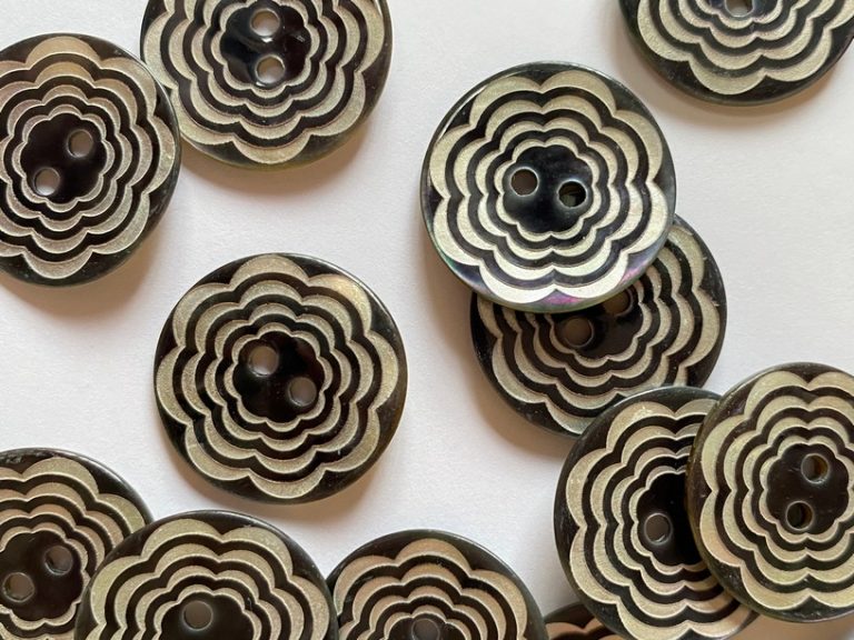 Shell buttons | buttons | TextileGarden