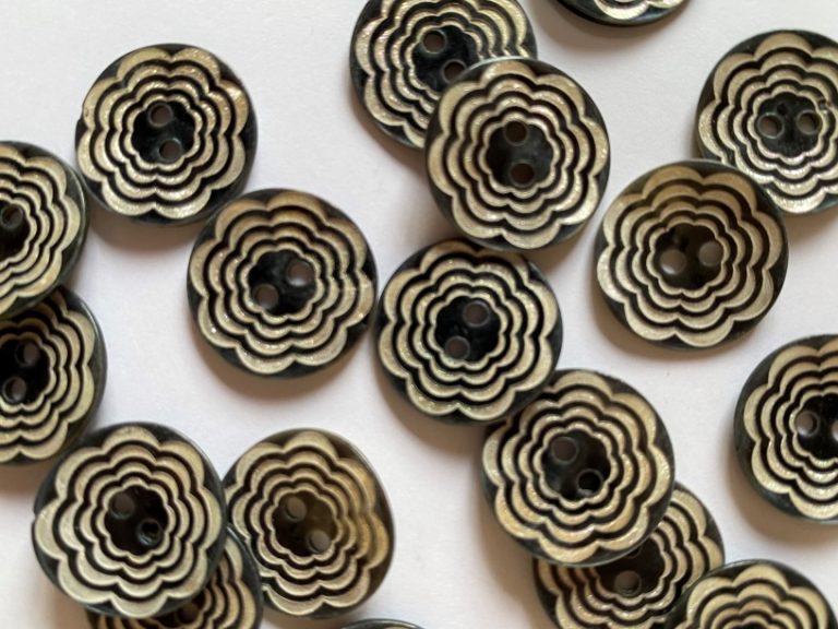 Shell buttons | buttons | TextileGarden
