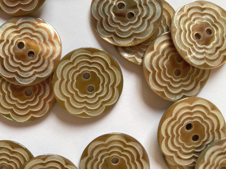Shell buttons | buttons | TextileGarden