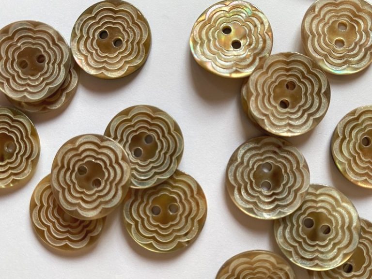 Shell buttons | buttons | TextileGarden