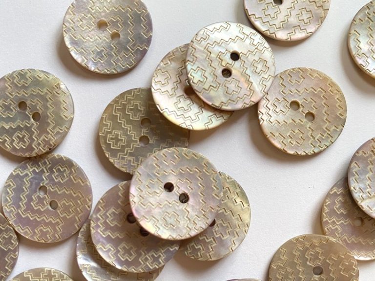 Shell buttons | buttons | TextileGarden