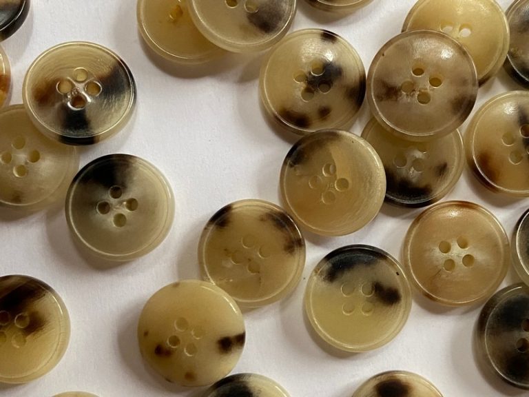 Horn & bone buttons | TextileGarden